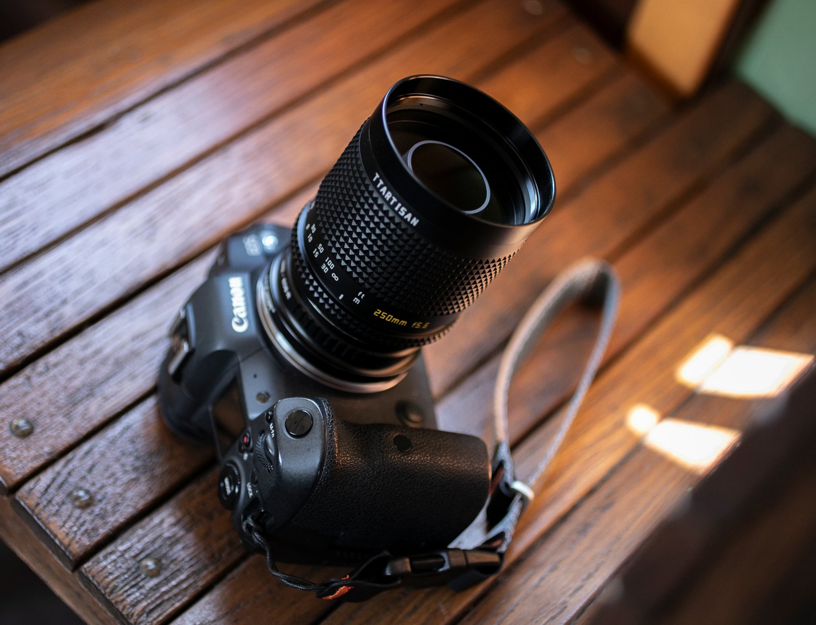 Lente TTartisan 250mm f/5.6 Reflex: Uma Inovação Compacta de Telefoto ...